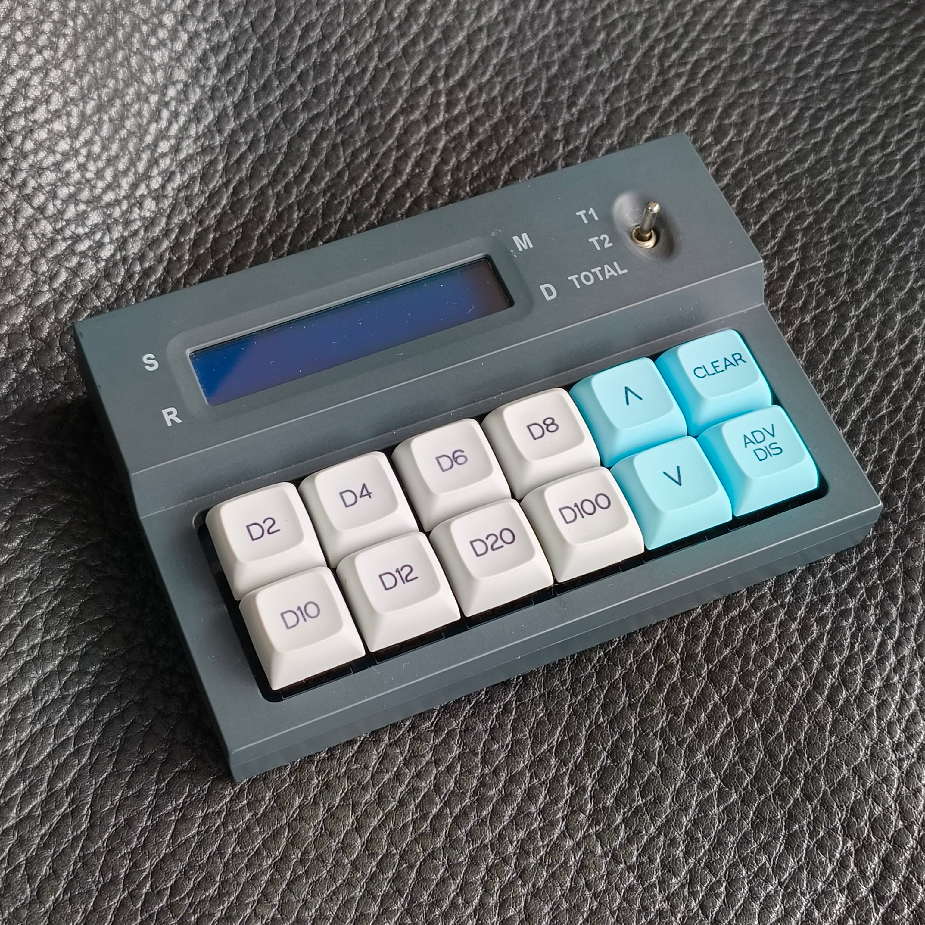 Automatic Dice Roller (grey/blue) – Critical Machine